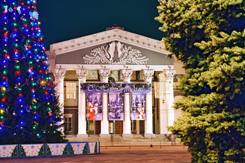 Gomel, Belarus, December 29, 2006: Christmas Fir Tree on Lenin Square ...