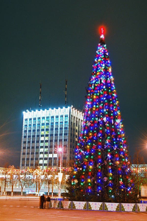 Gomel, Belarus, December 29, 2006: Christmas Fir Tree on Lenin Square ...