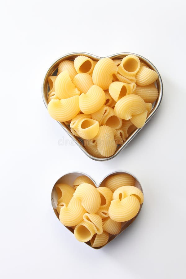 Gomiti rigati stock image. Image of healthy, container - 75887943