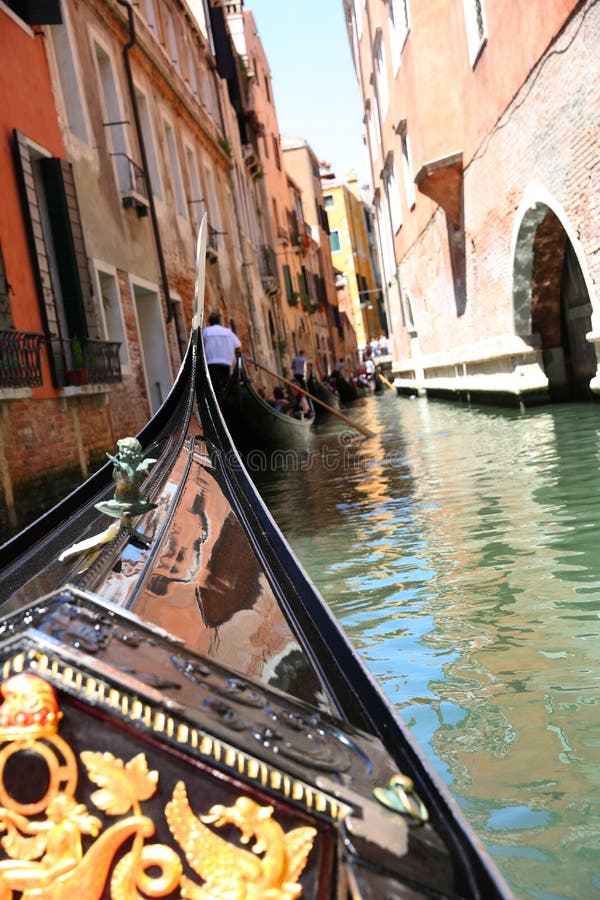 Gondelfahrt in Venedig stockbild. Bild von tourismus - 31831537