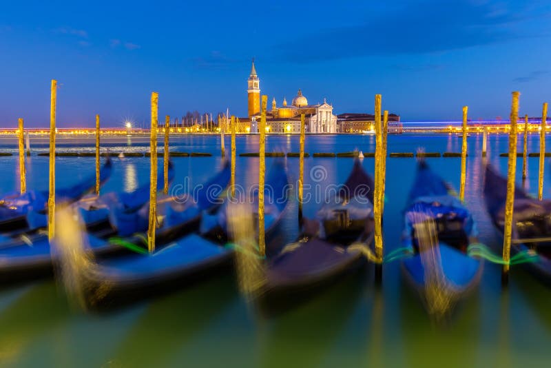 Gondeln in Venedig stockfoto. Bild von grenzstein, traditionell - 113531586