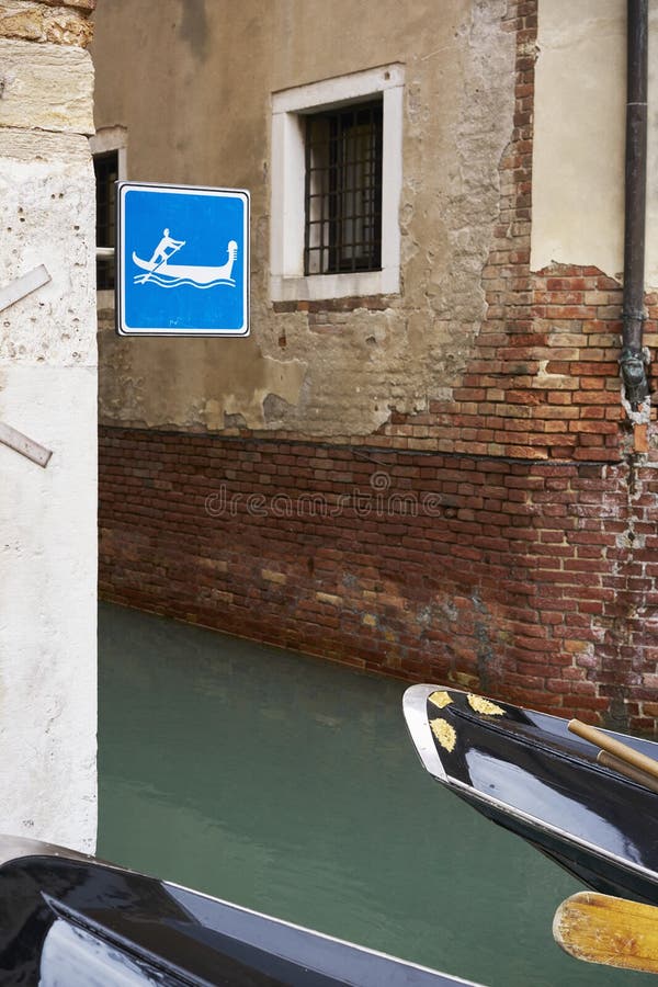 Gondola Shield Venice Canal Stock Photo - Image of venice, jetty: 133081686
