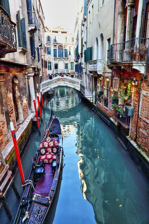 Gondolas in Venice editorial photography. Image of gondola - 123392757