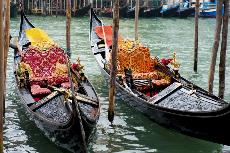 Gondoler av Venedig arkivfoto. Bild av buntar, stad, brygga - 29216870