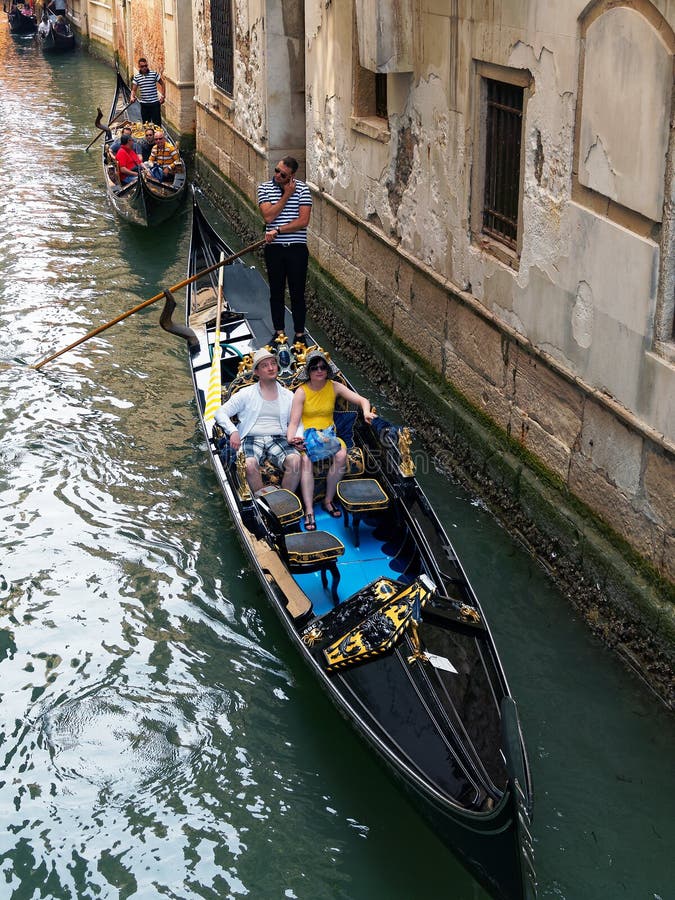 Gondoler och gondoler redaktionell arkivfoto. Bild av acquitted - 53238378