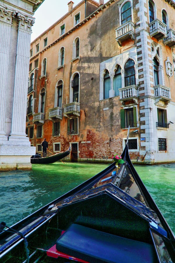 Gondoler italy venice redaktionell arkivbild. Bild av stad - 66578092