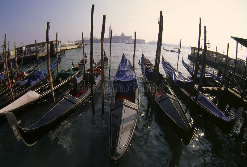 Gondoler venice fotografering för bildbyråer. Bild av turism - 93375