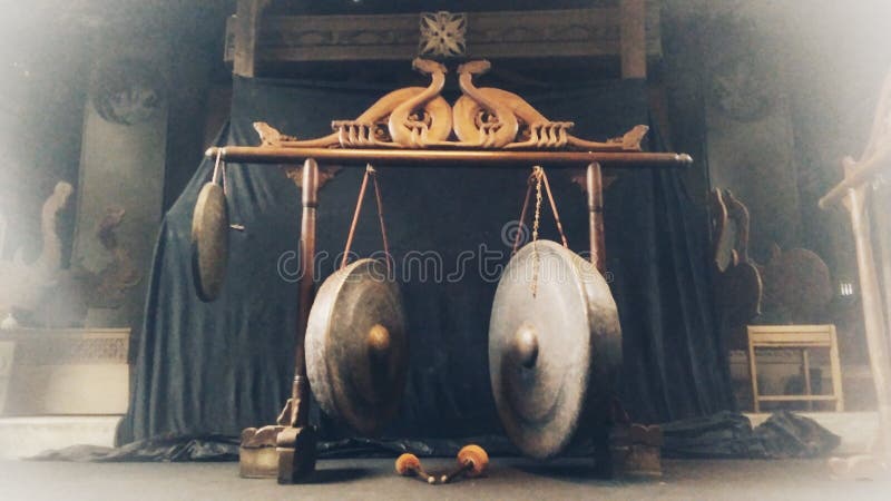 Gongo foto de stock. Imagem de instrumento, gongo - 109800110