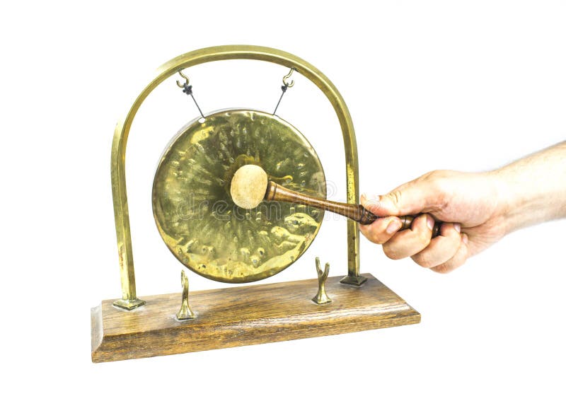 Mulher que bate um gongo foto de stock. Imagem de ásia - 58892280