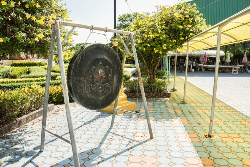 Gongo Gigante Antiguo En Templo Fotografía editorial - Imagen de sonido ...