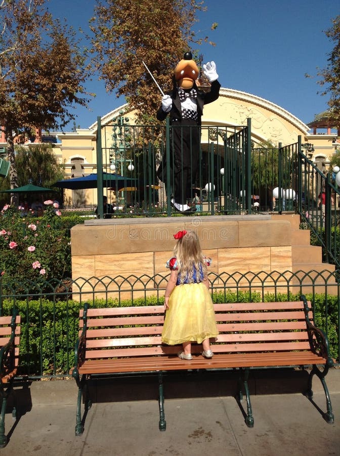 Goofy and Little Girl editorial photography. Image of goofy - 27569987