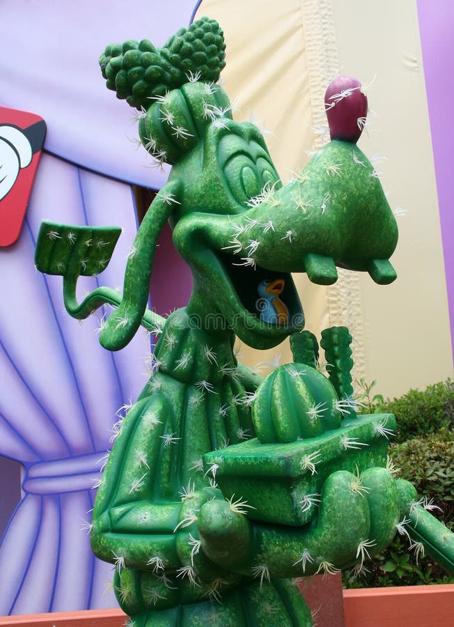 Goofy statue editorial stock photo. Image of green, gardener - 11919538