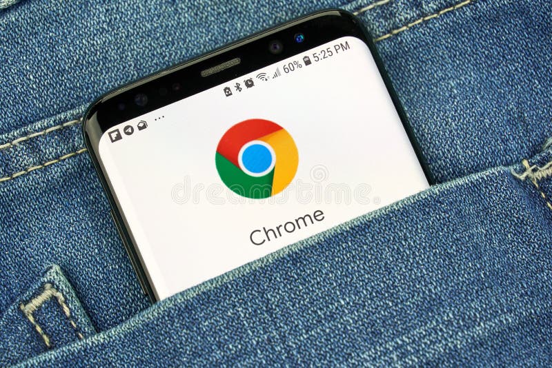 Google Chrome Em Uma Tela Do Telefone Em Um Bolso Fotografia Editorial ...