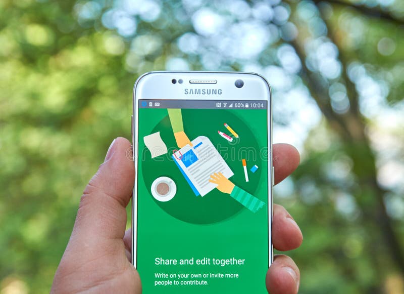 Google Docs app editorial photography. Image of company - 72122932
