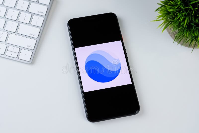 Google Earth App Logo on a Smartphone Screen. Editorial Photography ...