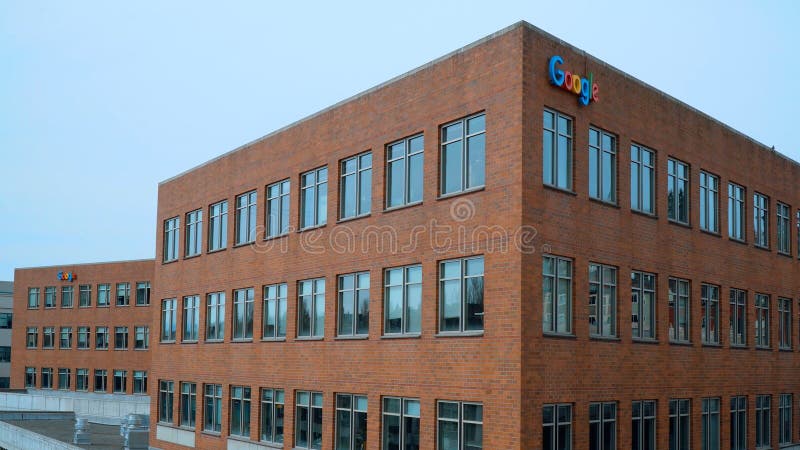 Google Maps Headquarter in Seattle - SEATTLE, USA - APRIL 11, 2017 ...