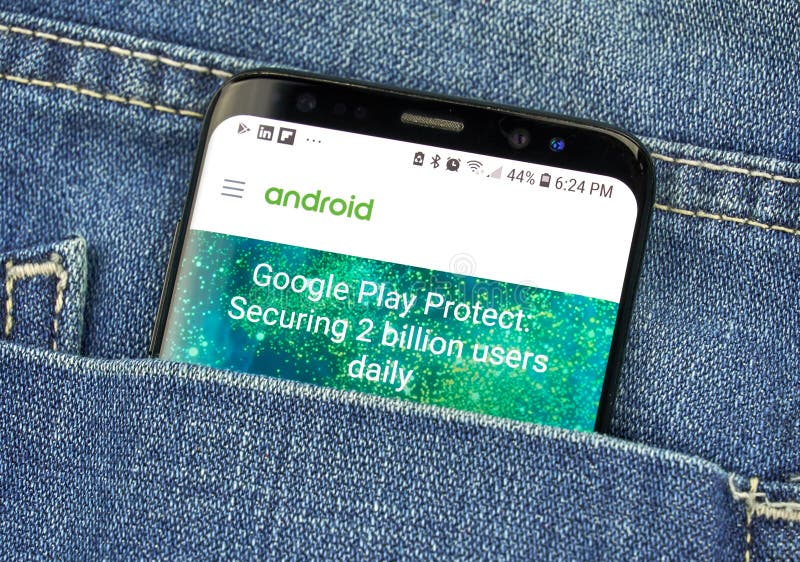 Google Play Protegge Su Uno Schermo Del Telefono in Una Tasca ...