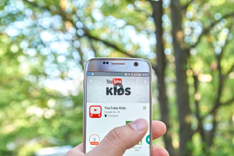 Google Youtube Kids app editorial photography. Image of display - 72124307