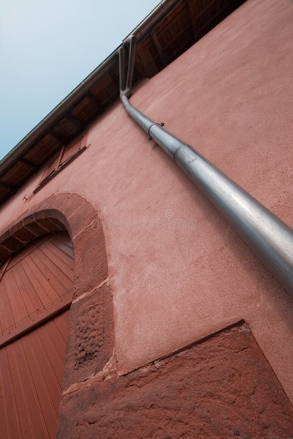 Goot stock afbeelding. Image of hemel, systeem, deur, riolering - 2201461