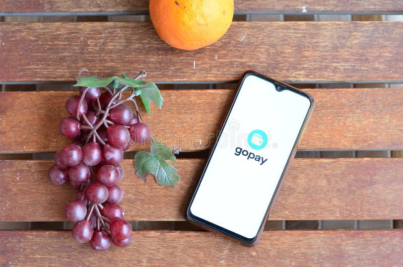 Gopay on Smartphone, Popular E Wallet in Indonesia Editorial Stock ...