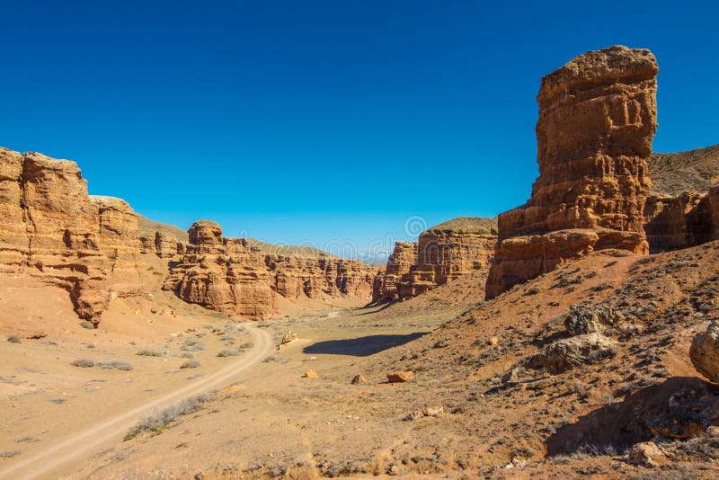 Gorge de Charyn image stock. Image du route, almaty, brume - 26928843