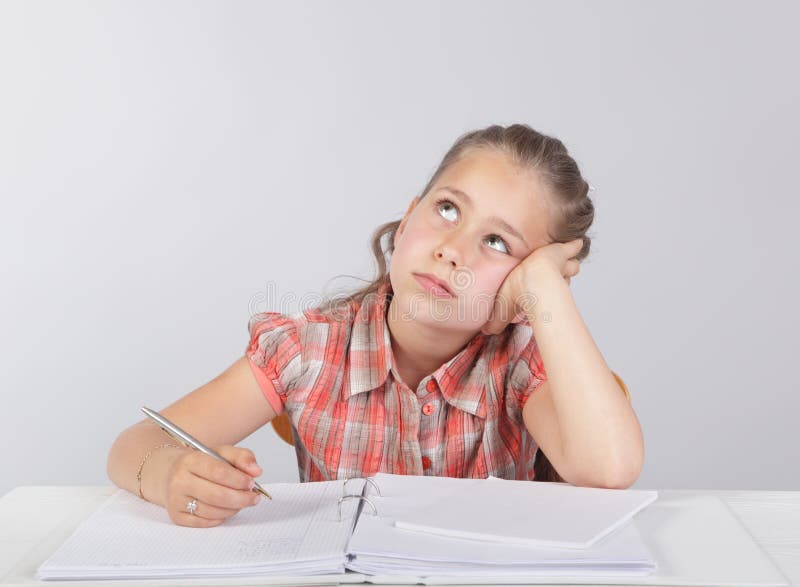 Gosse Distrait D'école Au Travail Photo stock - Image du rêve, blonde ...