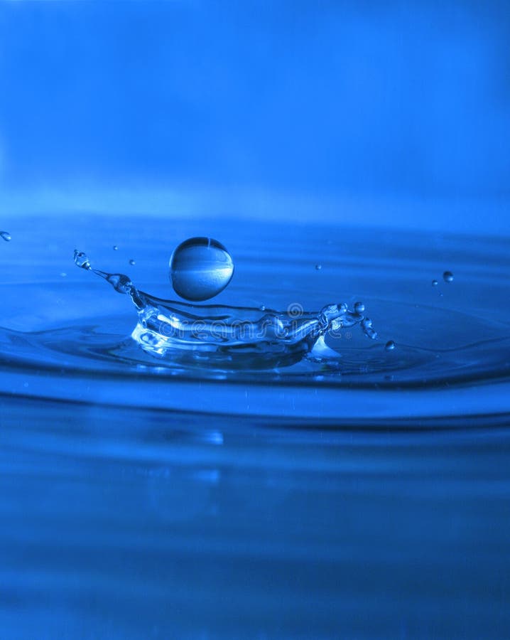 Gota azul imagen de archivo. Imagen de corona, vierta - 1158819