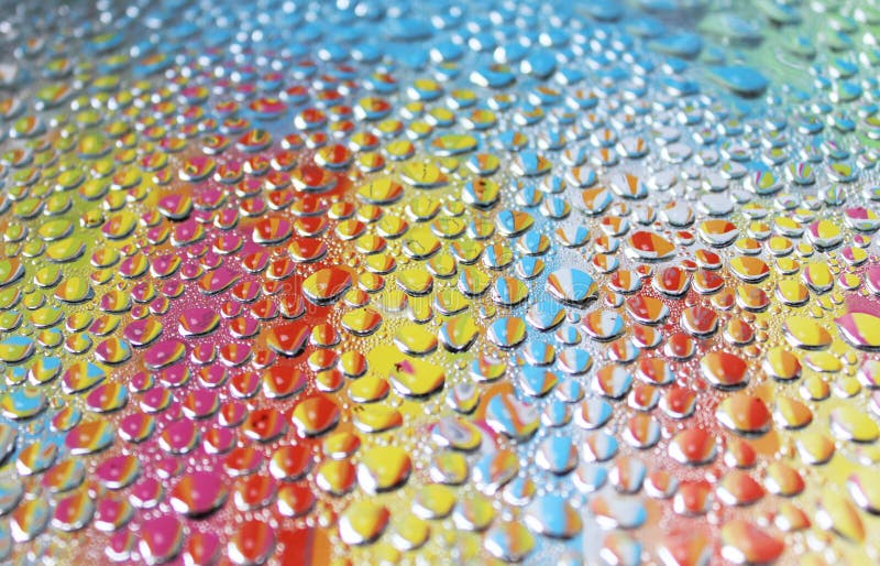 Gotas coloridas del agua imagen de archivo. Imagen de amarillo - 16232411