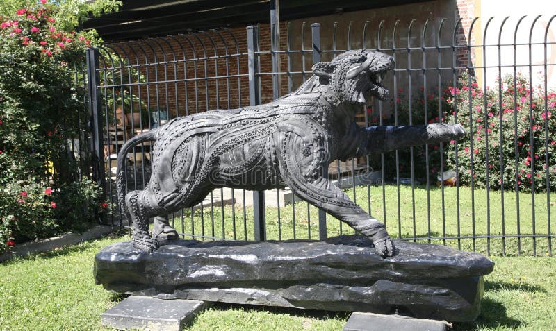 Team Spirit Hand Painted Tiger Statue at the University of Memphis ...