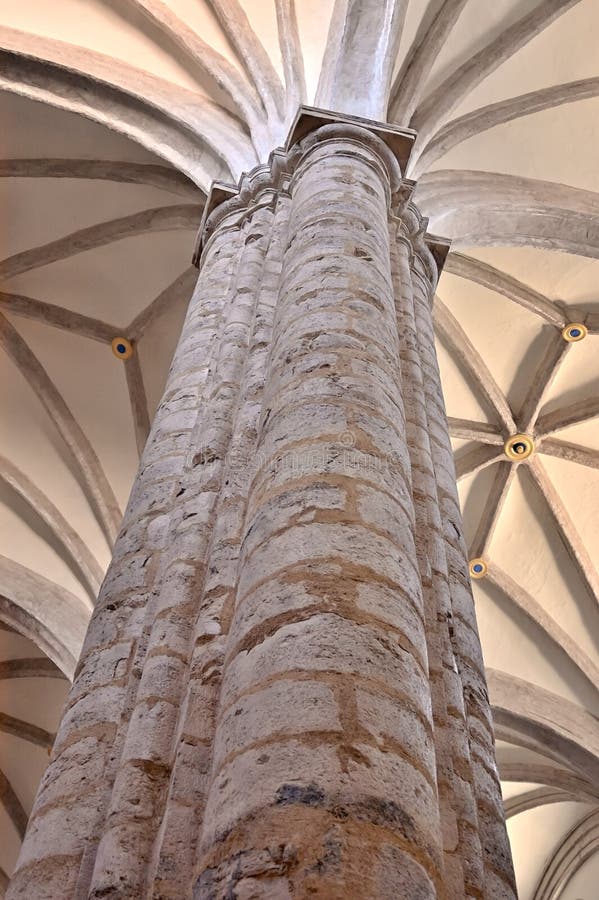 Compound Pier Gothic