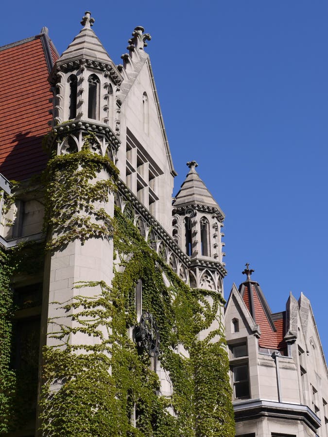 Gothic Style Building, University of Chicago Stock Photo - Image of ...