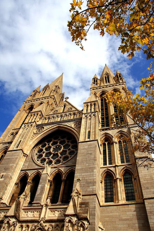 Truro Kathedrale Gesetzte Agains Ein Sonniger Blauer Himmel. Stockfoto ...