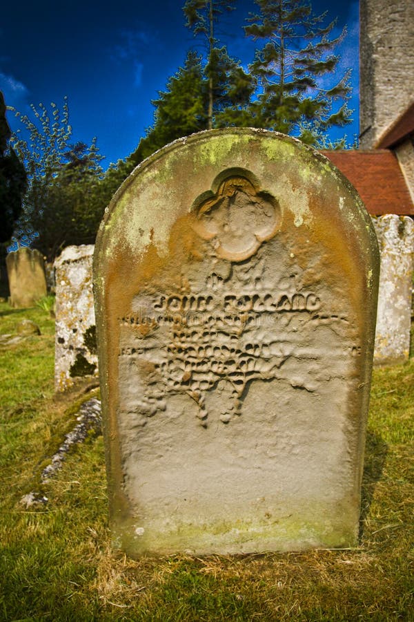 Alter Grabstein stockfoto. Bild von friedhof, grabstein - 3288336