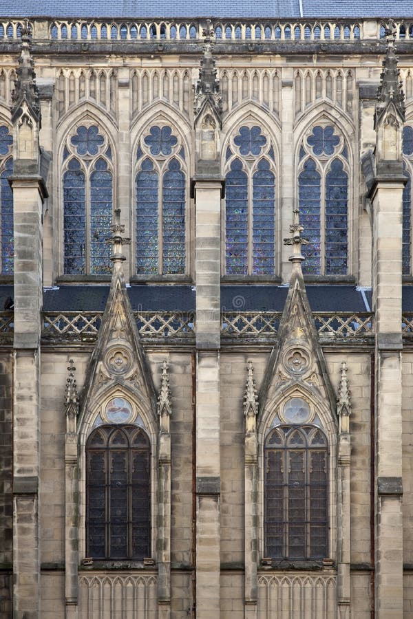 Gotiska fönster arkivfoto. Bild av europeiskt, arkitektur - 20294624