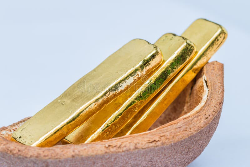 Gouden bar (gouden baar) stock afbeelding. Image of voorwerp - 67410839