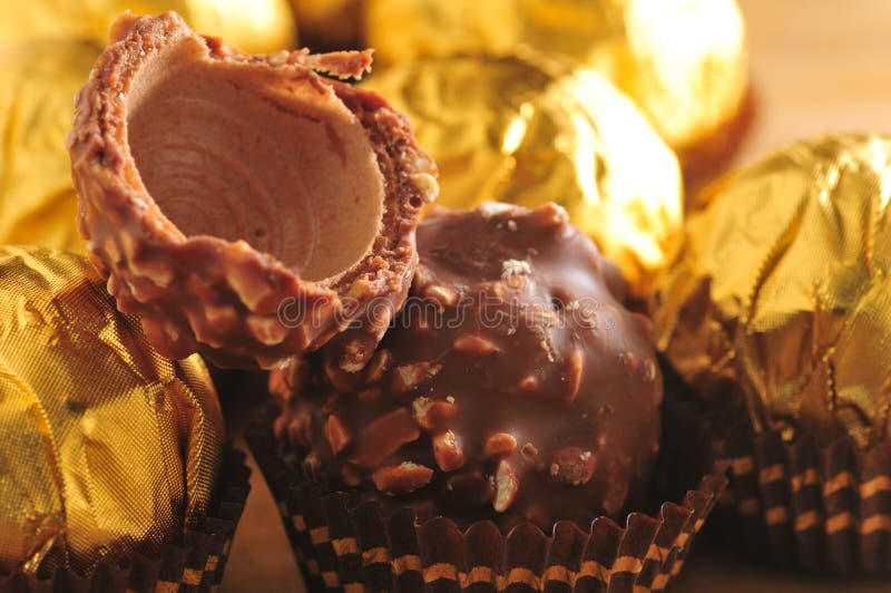 Gouden Chocolade stock foto. Image of verpakken, omslag - 39495732