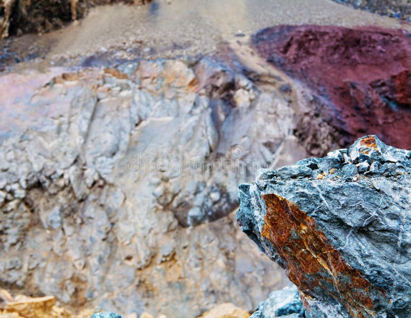 Ruw goud stock illustratie. Illustration of exploratie - 2992653