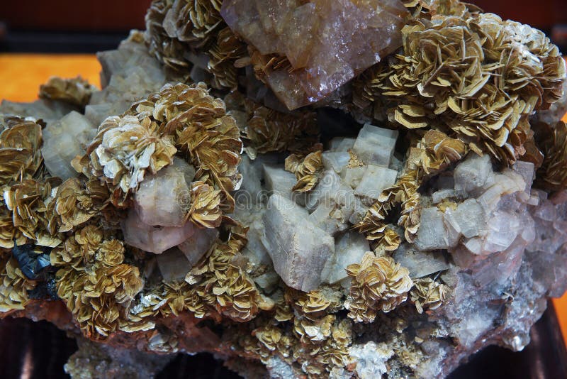 Gouden erts stock afbeelding. Image of prijs, kwarts - 40937639