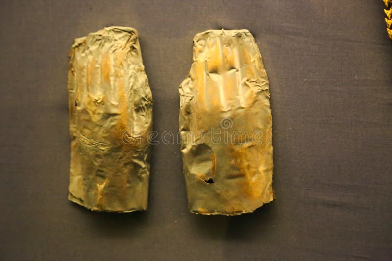 Gouden Bijl Van Douch-schat - Egyptisch Museum Redactionele Afbeelding ...