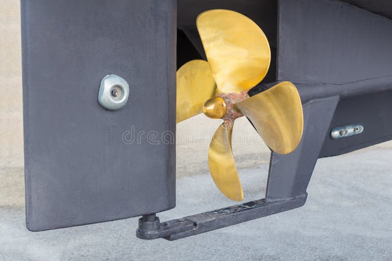 Schroef Voor Metalen Schepen Met Roer Op Een Nieuwe Boot Stock Foto ...