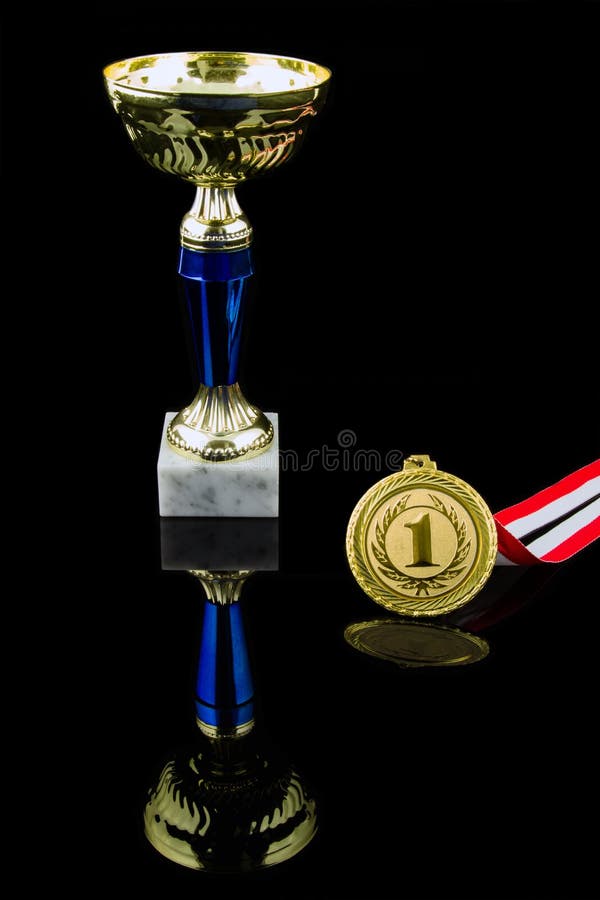 Gouden trofee stock foto. Image of ceremonie, achtergrond - 36394794