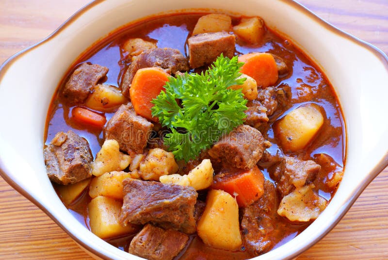 Goulache hongroise image stock. Image du boeuf, viande - 16320553