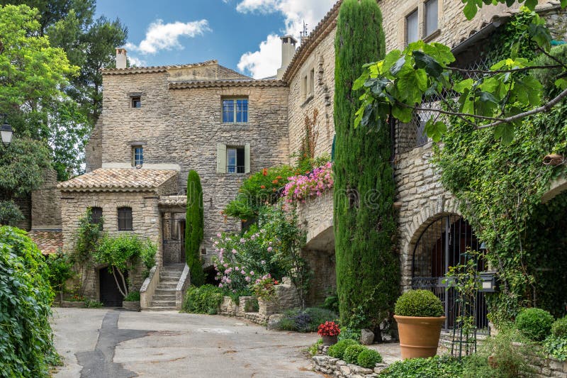 Goult in the Luberon stock image. Image of france, street - 73365915