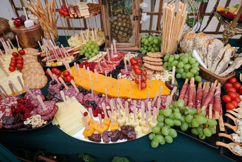 Gourmet Appetizers on the Plate Beautifully Decorated Cakes Sweets ...