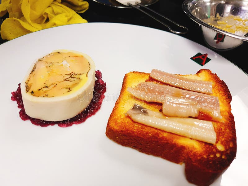 Gourmet Menu vip dish editorial image. Image of restaurant - 140447690