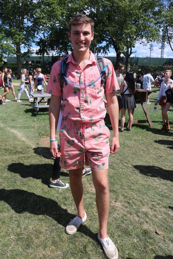 Crowds and Festival Fashion at Governors Ball Editorial Stock Photo ...