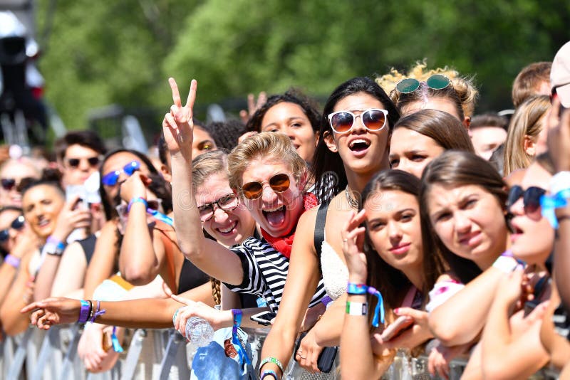 Crowd Fashion and Festival Life at Governors Ball Editorial Stock Photo ...