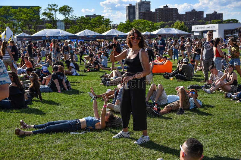 Crowd Fashion and Festival Life at Governors Ball Editorial Photography ...