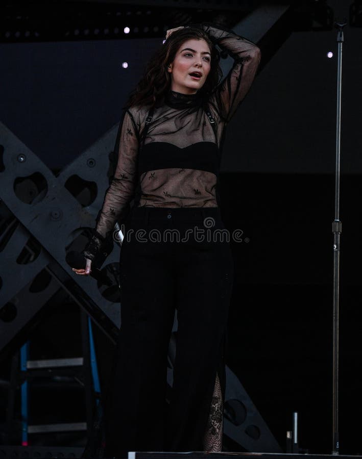 Lorde in Concert at Governors Ball Editorial Photo - Image of yelich ...