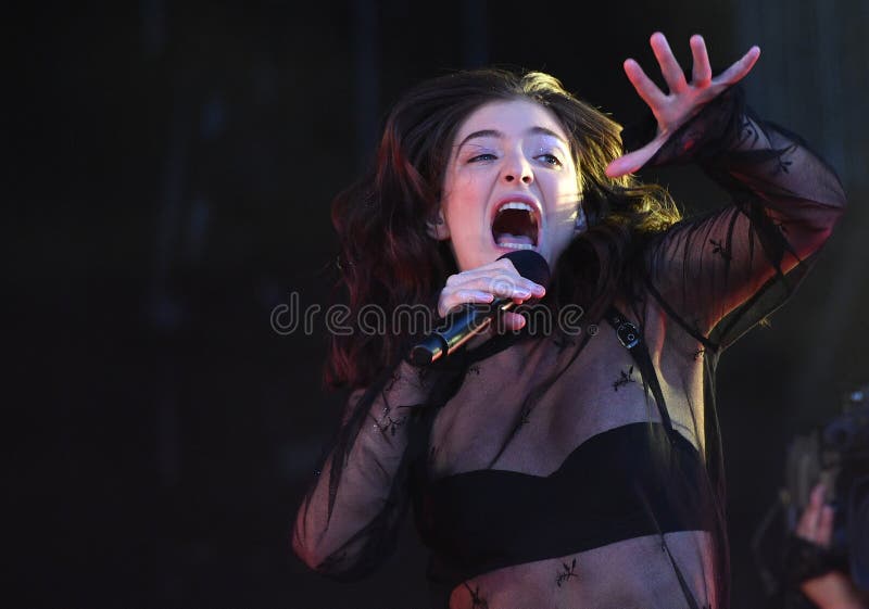 Lorde in Concert at Governors Ball Editorial Photography - Image of ...
